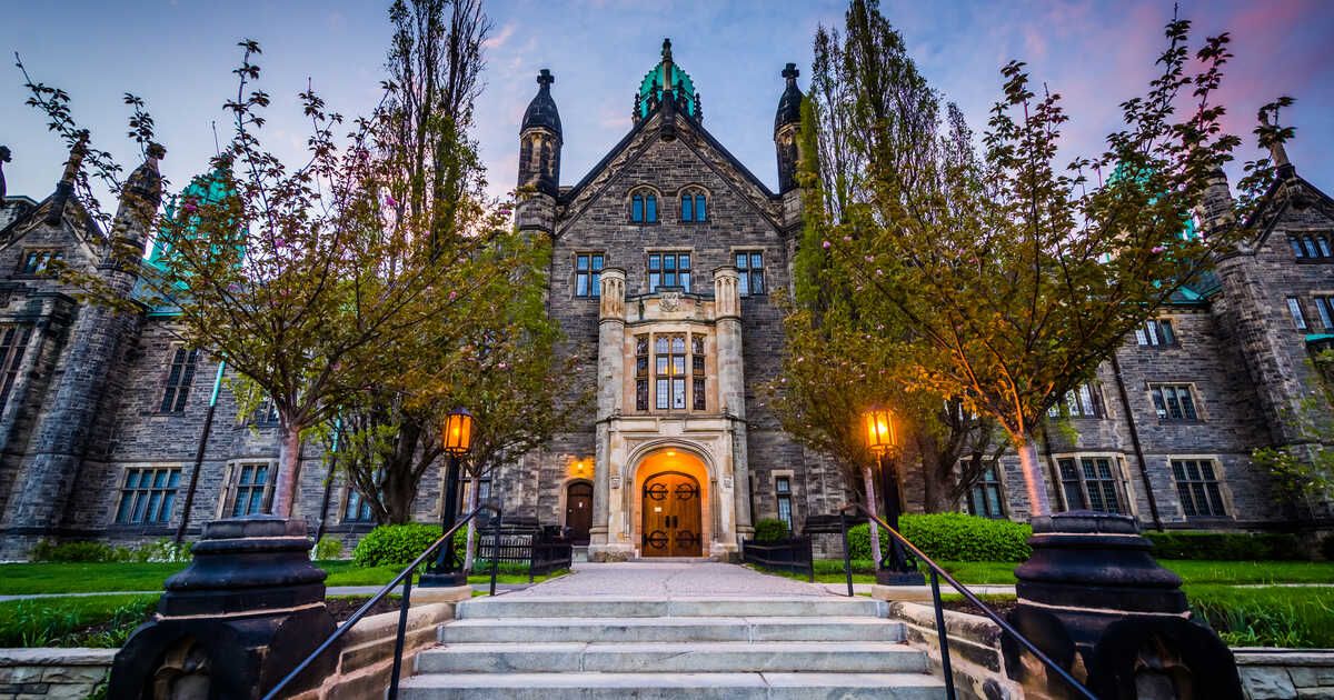 Is It Better to Go to Community College First? - College Guide